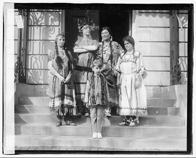 This Week in 19th Amendment History: The Death of Zitkála-Šá ...